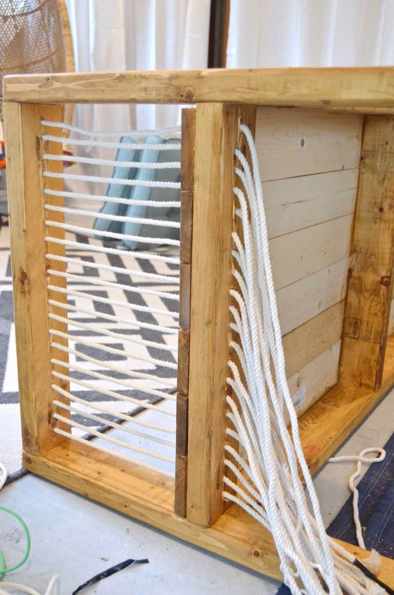 Outdoor Rope Bench- 2x4 and More with Remodelaholic - At Charlotte's House