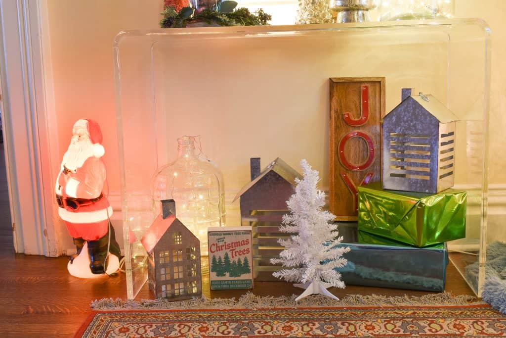 Retro Decor for Santa's House - At Charlotte's House