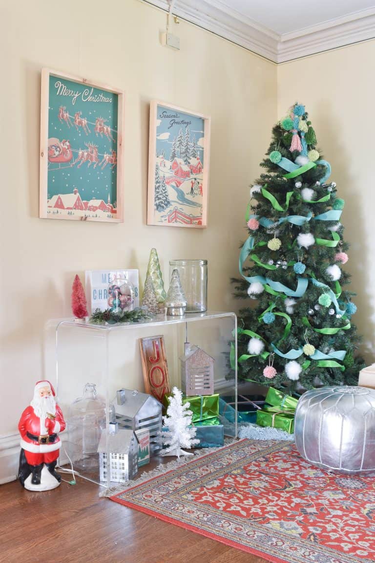 Retro Decor for Santa's House - At Charlotte's House