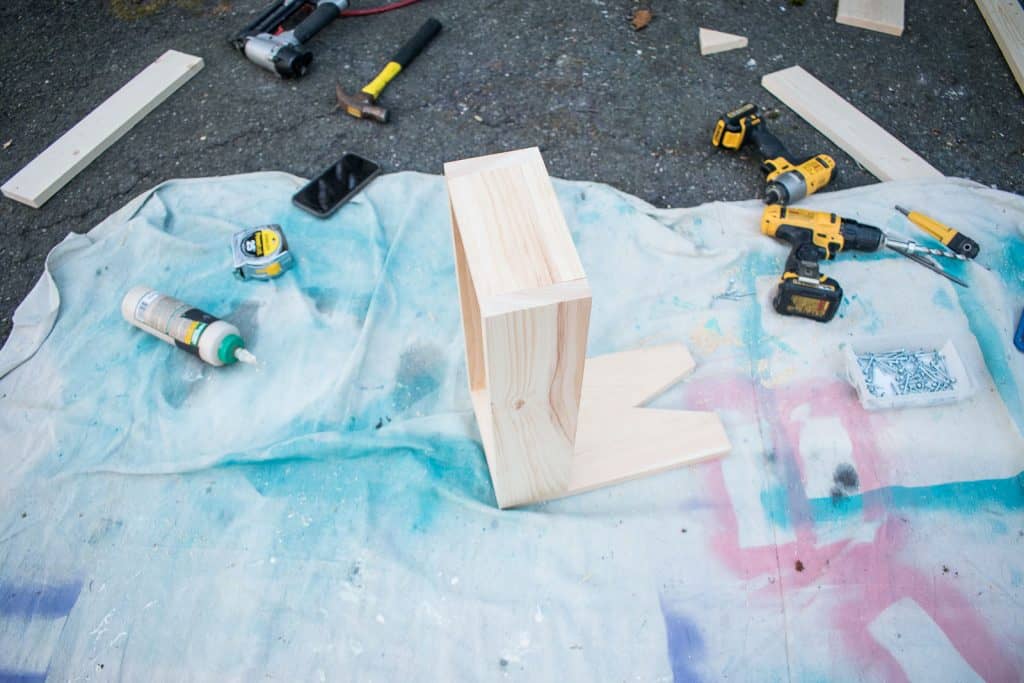 How to Build a Rustic Wooden Bench - At Charlotte's House