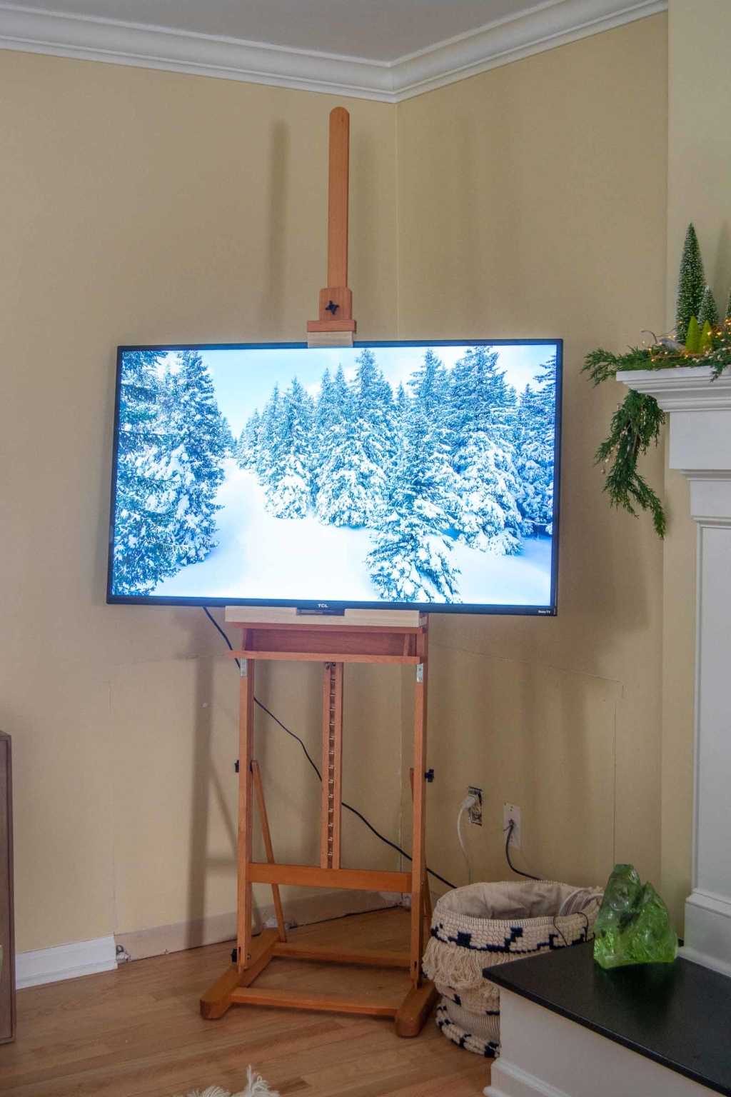 How to Make a TV Easel - At Charlotte's House