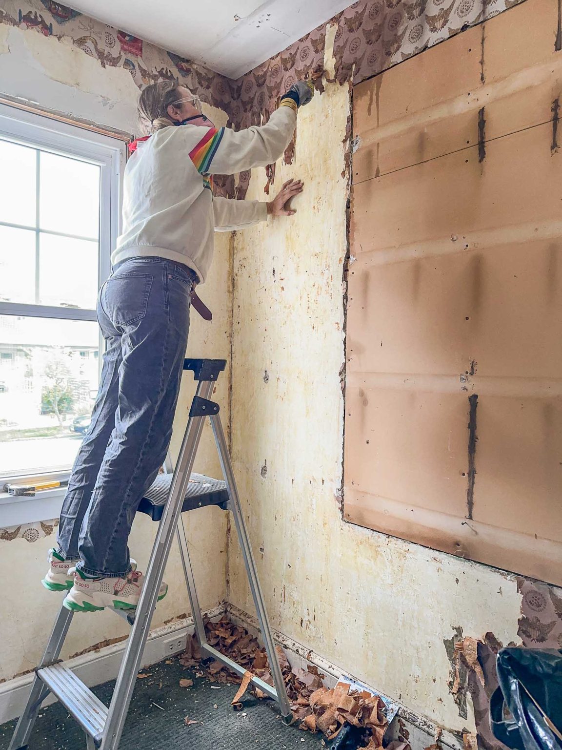 A Beginner's Guide to Stripping Wallpaper with Three Essential Tools ...